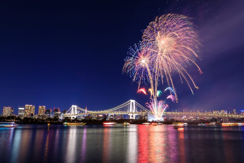 ディズニー花火よく見える場所は？パーク外や園内の穴場10選を徹底解説 – TrendDisneyFreedom